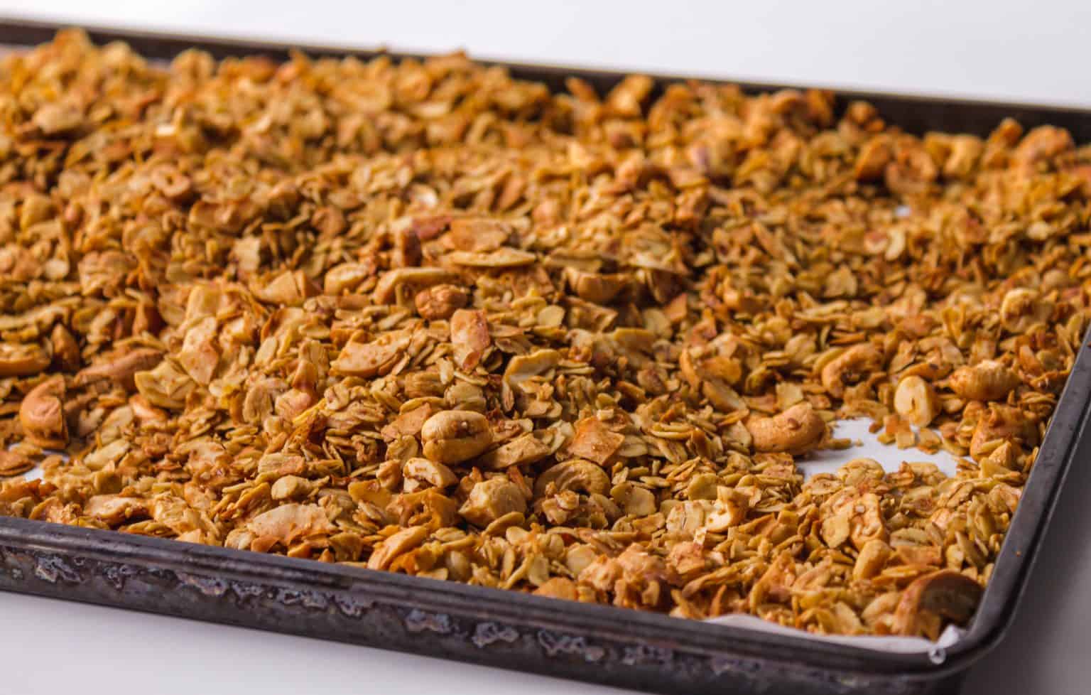 Crunchy Granola Recipe with Cashews and Coconut - Veggie Fun Kitchen