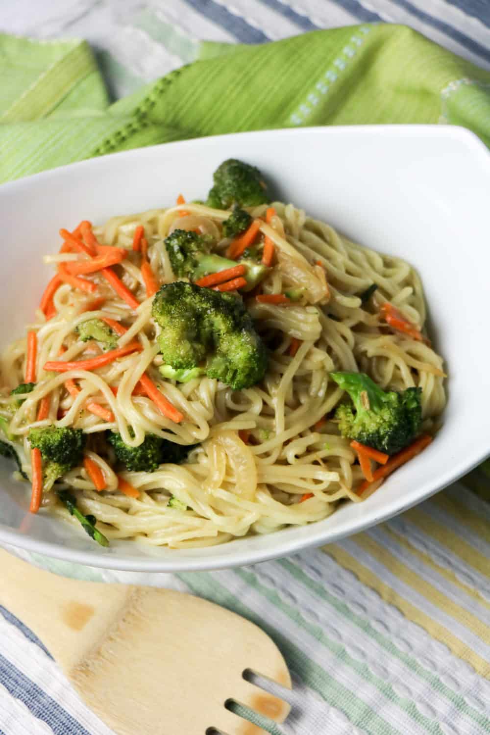 Vegan Lo Mein Noodles with Vegetables - Veggie Fun Kitchen