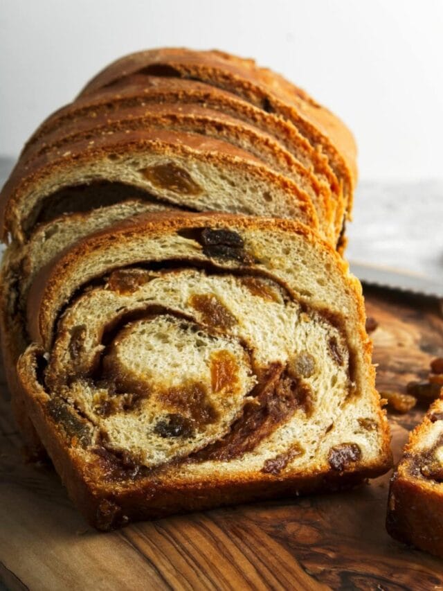 Easy Vegan Cinnamon Swirl Bread: Quick and Fragrant Holiday Bread ...